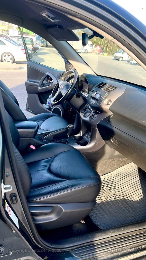 Grey Toyota RAV4 2009 in Tallinn, with an engine capacity of 2.00 L and mileage of 170 thousand km for 6200 €, photo 8 on AUTOMOTO.COM.LV