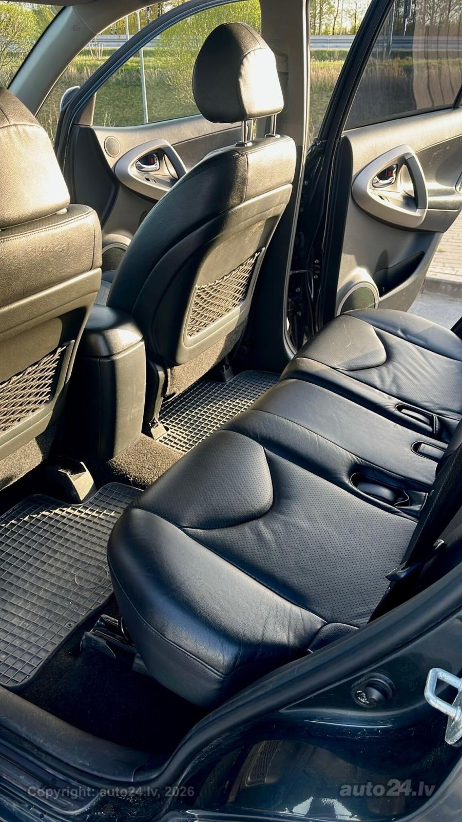 Pelēks Toyota RAV4 2009 Tallina, ar dzinēja tilpumu 2.00 L un nobraukumu 170 tūkst. km par 6200 €, foto 10 vietnē AUTOMOTO.COM.LV