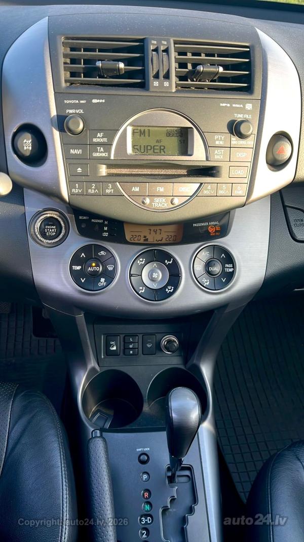 Grey Toyota RAV4 2009 in Tallinn, with an engine capacity of 2.00 L and mileage of 170 thousand km for 6200 €, photo 10 on AUTOMOTO.COM.LV