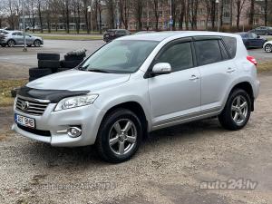 Grey Toyota RAV4 2010 in Narva, with an engine capacity of 2.20 L and mileage of 215 thousand km for 5999 €, photo  on AUTOMOTO.COM.LV