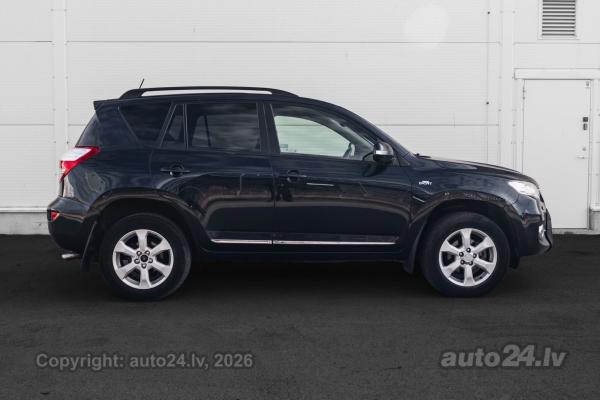 Pelēks Toyota RAV4 2010 Tallina, ar dzinēja tilpumu 2.20 L un nobraukumu 220 tūkst. km par 7499 €, foto 4 vietnē AUTOMOTO.COM.LV