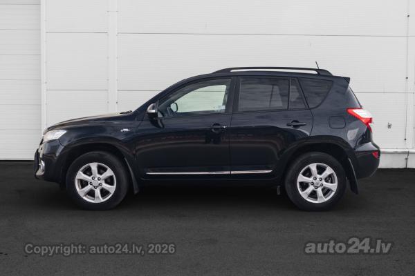 Pelēks Toyota RAV4 2010 Tallina, ar dzinēja tilpumu 2.20 L un nobraukumu 220 tūkst. km par 7499 €, foto 5 vietnē AUTOMOTO.COM.LV