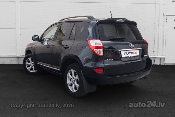 Pelēks Toyota RAV4 2010 Tallina, ar dzinēja tilpumu 2.20 L un nobraukumu 220 tūkst. km par 7499 €, foto 6 vietnē AUTOMOTO.COM.LV