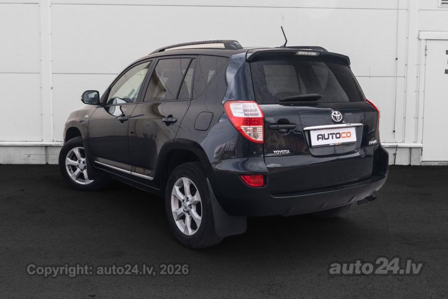 Grey Toyota RAV4 2010 in Tallinn, with an engine capacity of 2.20 L and mileage of 220 thousand km for 7499 €, photo 7 on AUTOMOTO.COM.LV