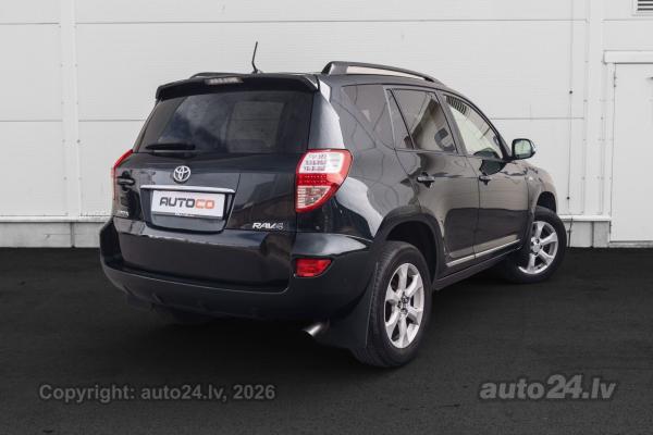 Pelēks Toyota RAV4 2010 Tallina, ar dzinēja tilpumu 2.20 L un nobraukumu 220 tūkst. km par 7499 €, foto 8 vietnē AUTOMOTO.COM.LV