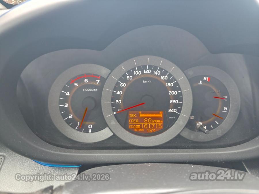 Grey Toyota RAV4 2010 in Tallinn, with an engine capacity of 2.20 L and mileage of 162 thousand km for 7200 €, photo 3 on AUTOMOTO.COM.LV