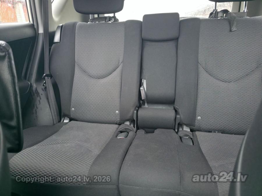Grey Toyota RAV4 2010 in Tallinn, with an engine capacity of 2.20 L and mileage of 162 thousand km for 7200 €, photo 4 on AUTOMOTO.COM.LV