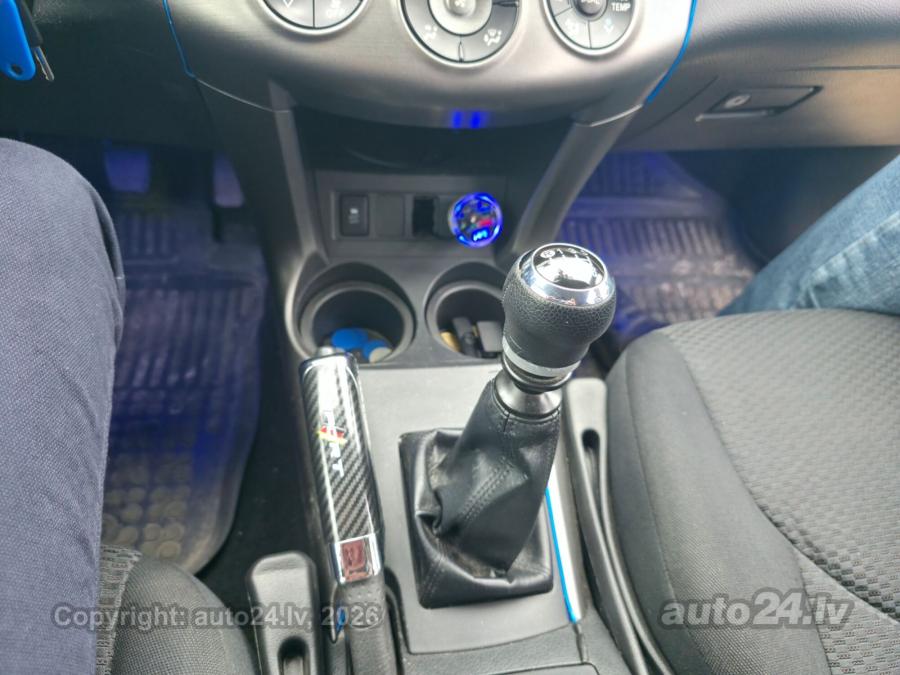 Grey Toyota RAV4 2010 in Tallinn, with an engine capacity of 2.20 L and mileage of 162 thousand km for 7200 €, photo 6 on AUTOMOTO.COM.LV