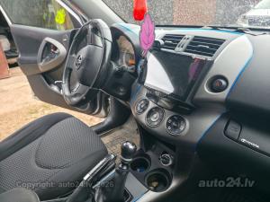 Grey Toyota RAV4 2010 in Tallinn, with an engine capacity of 2.20 L and mileage of 162 thousand km for 7200 €, photo 7 on AUTOMOTO.COM.LV