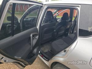 Grey Toyota RAV4 2010 in Tallinn, with an engine capacity of 2.20 L and mileage of 162 thousand km for 7200 €, photo 9 on AUTOMOTO.COM.LV