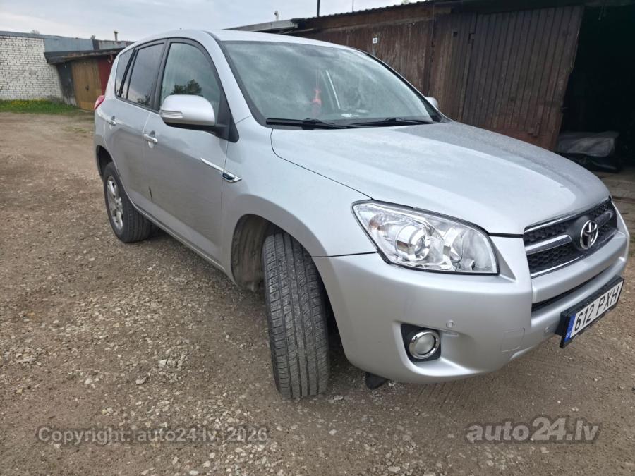 Grey Toyota RAV4 2010 in Tallinn, with an engine capacity of 2.20 L and mileage of 162 thousand km for 7200 €, photo 12 on AUTOMOTO.COM.LV