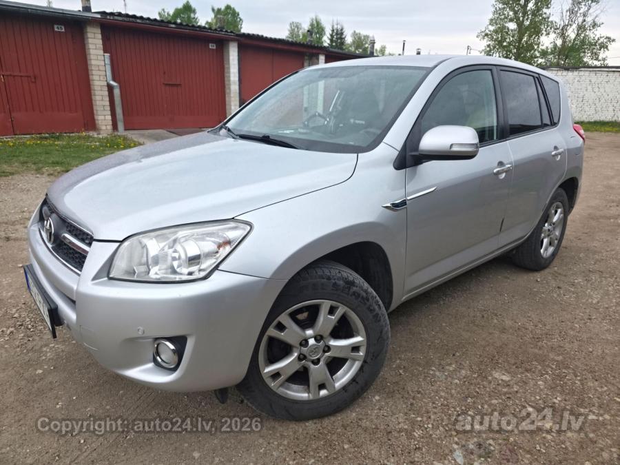 Grey Toyota RAV4 2010 in Tallinn, with an engine capacity of 2.20 L and mileage of 162 thousand km for 7200 €, photo 13 on AUTOMOTO.COM.LV