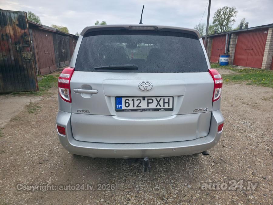 Grey Toyota RAV4 2010 in Tallinn, with an engine capacity of 2.20 L and mileage of 162 thousand km for 7200 €, photo 15 on AUTOMOTO.COM.LV