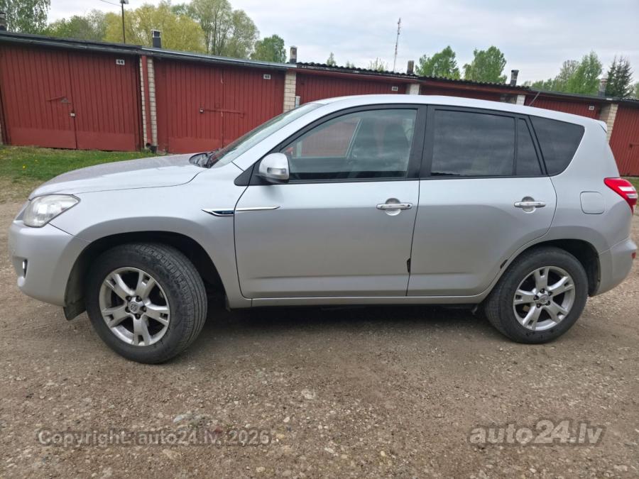 Grey Toyota RAV4 2010 in Tallinn, with an engine capacity of 2.20 L and mileage of 162 thousand km for 7200 €, photo 16 on AUTOMOTO.COM.LV