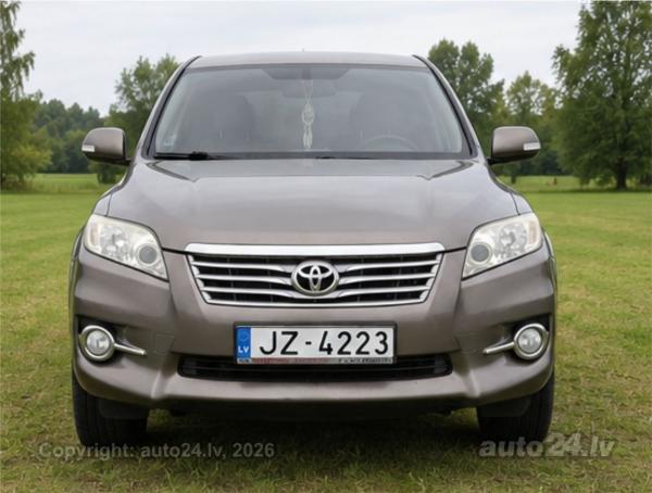 Pelēks Toyota RAV4 2010 Valmiera, ar dzinēja tilpumu 2.20 L un nobraukumu 405 tūkst. km par 5500 €, foto 4 vietnē AUTOMOTO.COM.LV