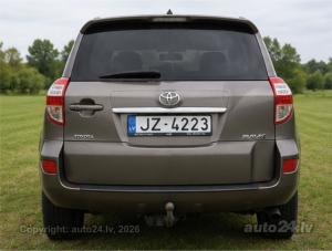 Grey Toyota RAV4 2010 in Valmiera, with an engine capacity of 2.20 L and mileage of 405 thousand km for 5500 €, photo 5 on AUTOMOTO.COM.LV