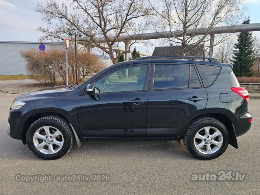Pelēks Toyota RAV4 2011 Paide, ar dzinēja tilpumu 2.00 L un nobraukumu 222 tūkst. km par 8650 €, foto 3 vietnē AUTOMOTO.COM.LV