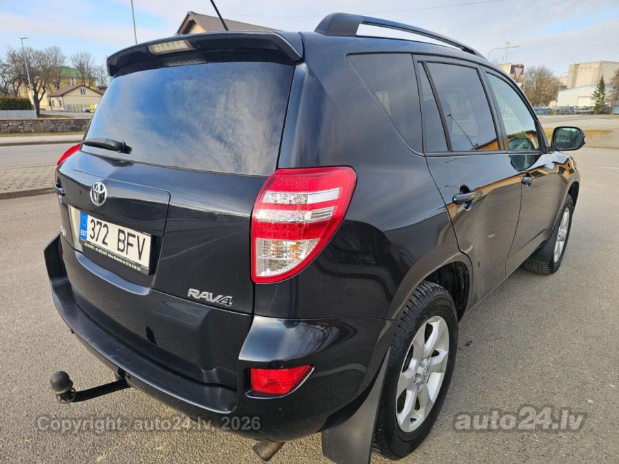 Pelēks Toyota RAV4 2011 Paide, ar dzinēja tilpumu 2.00 L un nobraukumu 222 tūkst. km par 8650 €, foto 4 vietnē AUTOMOTO.COM.LV