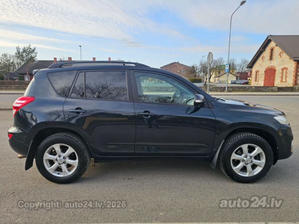 Pelēks Toyota RAV4 2011 Paide, ar dzinēja tilpumu 2.00 L un nobraukumu 222 tūkst. km par 8650 €, foto 7 vietnē AUTOMOTO.COM.LV