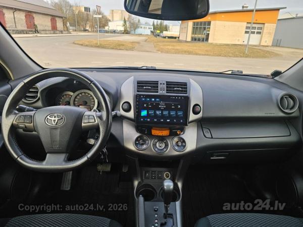 Pelēks Toyota RAV4 2011 Paide, ar dzinēja tilpumu 2.00 L un nobraukumu 222 tūkst. km par 8650 €, foto 8 vietnē AUTOMOTO.COM.LV