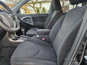 Pelēks Toyota RAV4 2011 Paide, ar dzinēja tilpumu 2.00 L un nobraukumu 222 tūkst. km par 8650 €, foto 18 vietnē AUTOMOTO.COM.LV