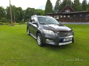 Pelēks Toyota RAV4 2011 Tallina, ar dzinēja tilpumu 2.20 L un nobraukumu 226 tūkst. km par 8400 €, foto  vietnē AUTOMOTO.COM.LV