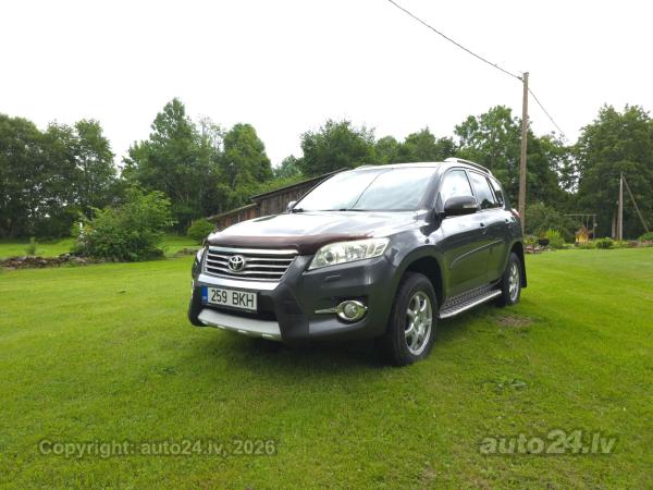 Grey Toyota RAV4 2011 in Tallinn, with an engine capacity of 2.20 L and mileage of 226 thousand km for 8400 €, photo 7 on AUTOMOTO.COM.LV