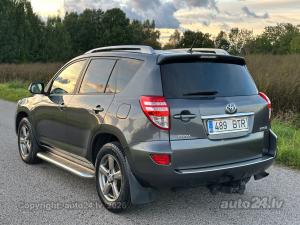 Pelēks Toyota RAV4 2012 Hāpsalu, ar dzinēja tilpumu 2.20 L un nobraukumu 254 tūkst. km par 8500 €, foto 5 vietnē AUTOMOTO.COM.LV