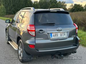 Pelēks Toyota RAV4 2012 Hāpsalu, ar dzinēja tilpumu 2.20 L un nobraukumu 254 tūkst. km par 8500 €, foto 6 vietnē AUTOMOTO.COM.LV