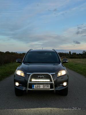 Pelēks Toyota RAV4 2012 Hāpsalu, ar dzinēja tilpumu 2.20 L un nobraukumu 254 tūkst. km par 8500 €, foto 17 vietnē AUTOMOTO.COM.LV