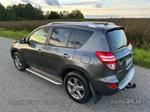 Pelēks Toyota RAV4 2012 Hāpsalu, ar dzinēja tilpumu 2.20 L un nobraukumu 254 tūkst. km par 8500 €, foto 19 vietnē AUTOMOTO.COM.LV
