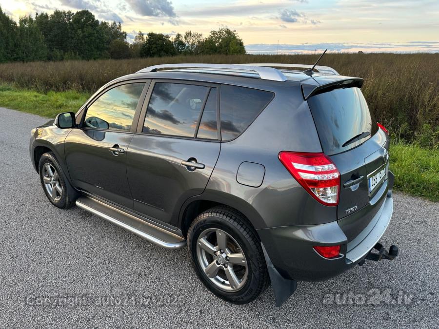 Pelēks Toyota RAV4 2012 Hāpsalu, ar dzinēja tilpumu 2.20 L un nobraukumu 254 tūkst. km par 8500 €, foto 19 vietnē AUTOMOTO.COM.LV