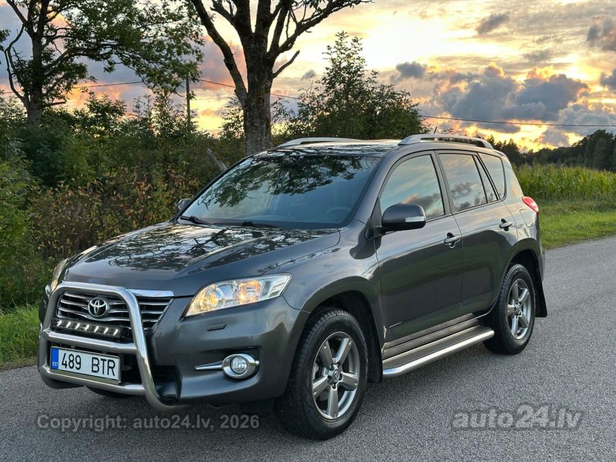 Grey Toyota RAV4 2012 in Haapsalu, with an engine capacity of 2.20 L and mileage of 254 thousand km for 8500 €, photo 1 on AUTOMOTO.COM.LV