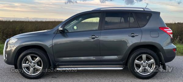 Grey Toyota RAV4 2012 in Haapsalu, with an engine capacity of 2.20 L and mileage of 254 thousand km for 8500 €, photo 3 on AUTOMOTO.COM.LV
