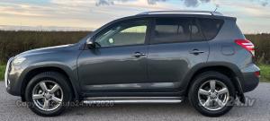 Grey Toyota RAV4 2012 in Haapsalu, with an engine capacity of 2.20 L and mileage of 254 thousand km for 8500 €, photo 3 on AUTOMOTO.COM.LV