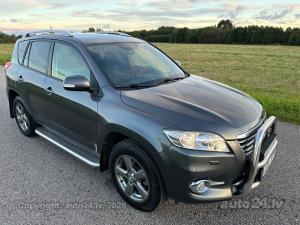 Grey Toyota RAV4 2012 in Haapsalu, with an engine capacity of 2.20 L and mileage of 254 thousand km for 8500 €, photo 9 on AUTOMOTO.COM.LV