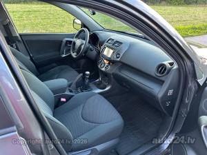 Grey Toyota RAV4 2012 in Haapsalu, with an engine capacity of 2.20 L and mileage of 254 thousand km for 8500 €, photo 11 on AUTOMOTO.COM.LV