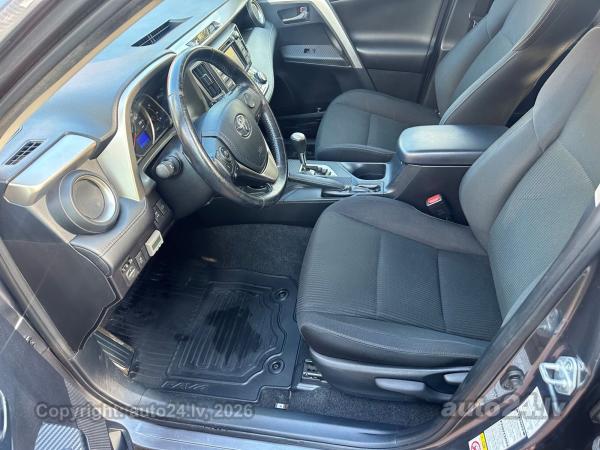 Pelēks Toyota RAV4 2013 Keila, ar dzinēja tilpumu 2.00 L un nobraukumu 156 tūkst. km par 14300 €, foto 10 vietnē AUTOMOTO.COM.LV