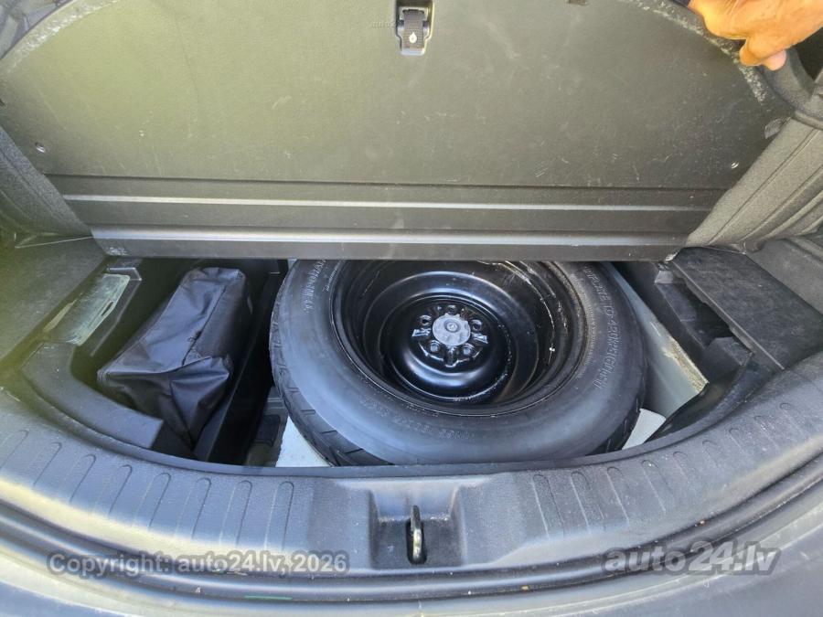 Grey Toyota RAV4 2014 in Tallinn, with an engine capacity of 2.00 L and mileage of 149 thousand km for 12500 €, photo 10 on AUTOMOTO.COM.LV