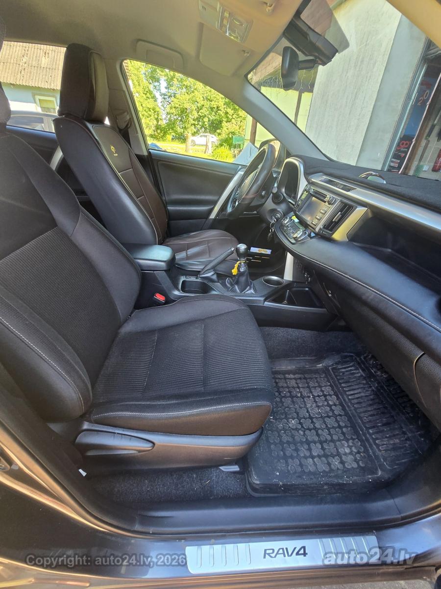 Grey Toyota RAV4 2014 in Tallinn, with an engine capacity of 2.00 L and mileage of 149 thousand km for 12500 €, photo 13 on AUTOMOTO.COM.LV