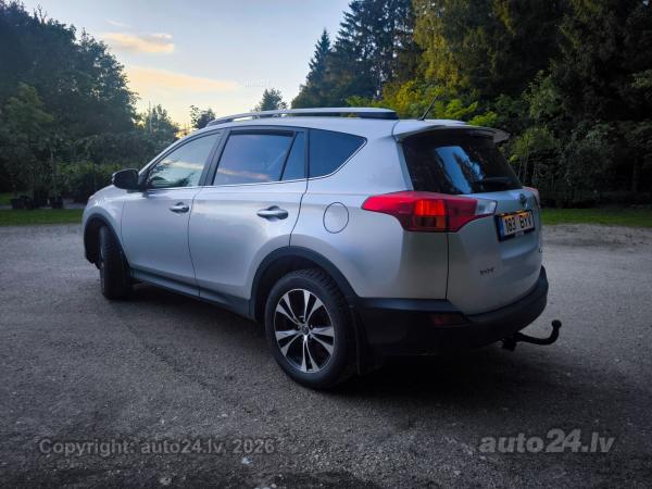 Pelēks Toyota RAV4 2014 Peltsamā, ar dzinēja tilpumu 2.00 L un nobraukumu 257 tūkst. km par 10500 €, foto 4 vietnē AUTOMOTO.COM.LV