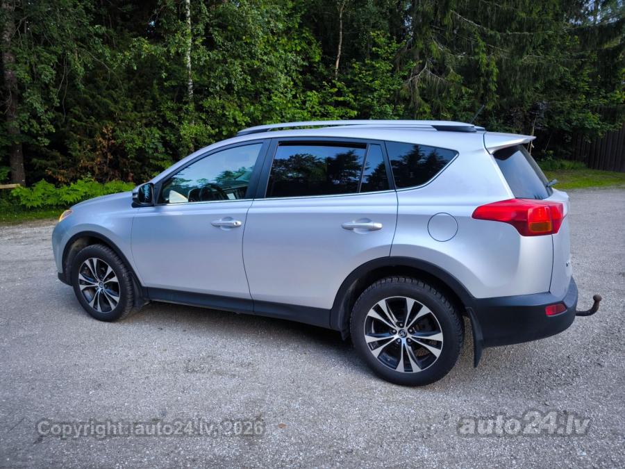 Pelēks Toyota RAV4 2014 Peltsamā, ar dzinēja tilpumu 2.00 L un nobraukumu 257 tūkst. km par 10500 €, foto 1 vietnē AUTOMOTO.COM.LV