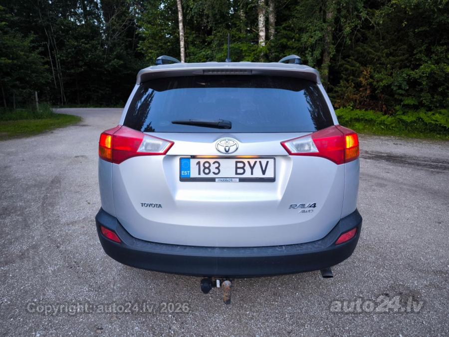 Pelēks Toyota RAV4 2014 Peltsamā, ar dzinēja tilpumu 2.00 L un nobraukumu 257 tūkst. km par 10500 €, foto 8 vietnē AUTOMOTO.COM.LV