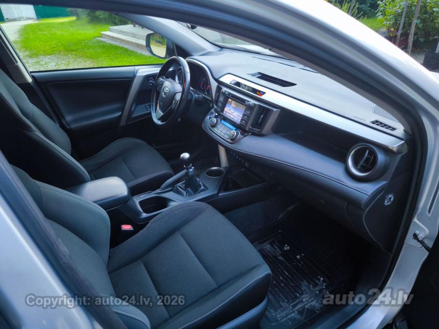 Pelēks Toyota RAV4 2014 Peltsamā, ar dzinēja tilpumu 2.00 L un nobraukumu 257 tūkst. km par 10500 €, foto 12 vietnē AUTOMOTO.COM.LV