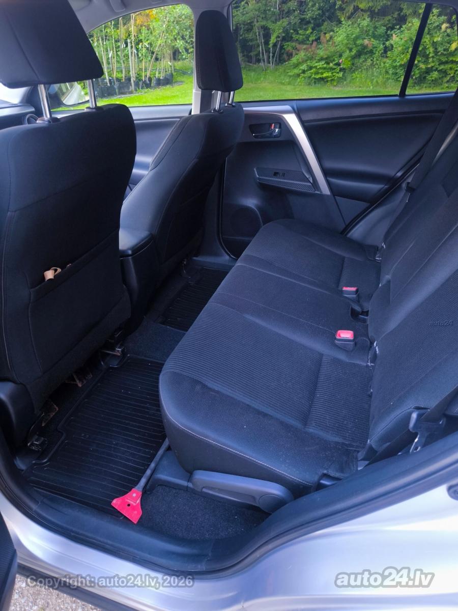 Pelēks Toyota RAV4 2014 Peltsamā, ar dzinēja tilpumu 2.00 L un nobraukumu 257 tūkst. km par 10500 €, foto 13 vietnē AUTOMOTO.COM.LV