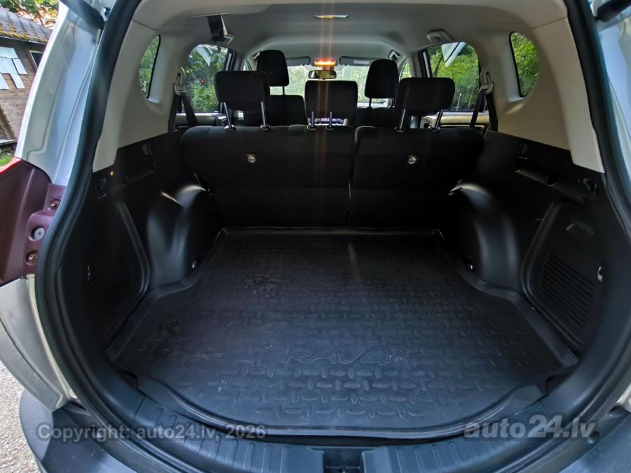 Pelēks Toyota RAV4 2014 Peltsamā, ar dzinēja tilpumu 2.00 L un nobraukumu 257 tūkst. km par 10500 €, foto 15 vietnē AUTOMOTO.COM.LV