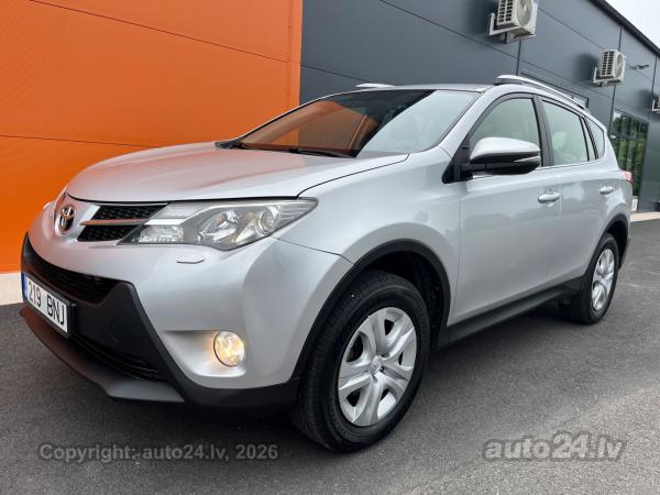 Pelēks Toyota RAV4 2015 Kuresāre, ar dzinēja tilpumu 2.00 L un nobraukumu 147 tūkst. km par 13390 €, foto 1 vietnē AUTOMOTO.COM.LV