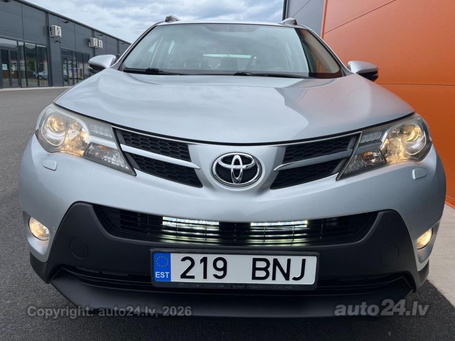 Pelēks Toyota RAV4 2015 Kuresāre, ar dzinēja tilpumu 2.00 L un nobraukumu 147 tūkst. km par 13390 €, foto 3 vietnē AUTOMOTO.COM.LV