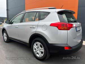 Pelēks Toyota RAV4 2015 Kuresāre, ar dzinēja tilpumu 2.00 L un nobraukumu 147 tūkst. km par 13390 €, foto 5 vietnē AUTOMOTO.COM.LV