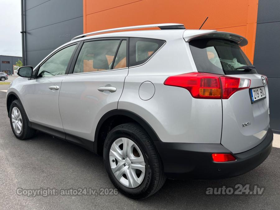 Pelēks Toyota RAV4 2015 Kuresāre, ar dzinēja tilpumu 2.00 L un nobraukumu 147 tūkst. km par 13390 €, foto 5 vietnē AUTOMOTO.COM.LV